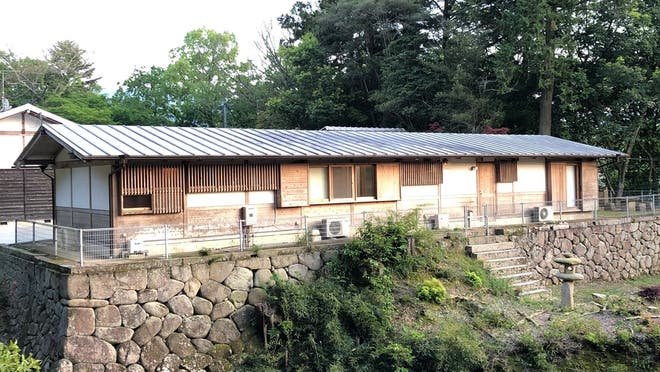 広すぎる庭のある山の中の平家の写真6