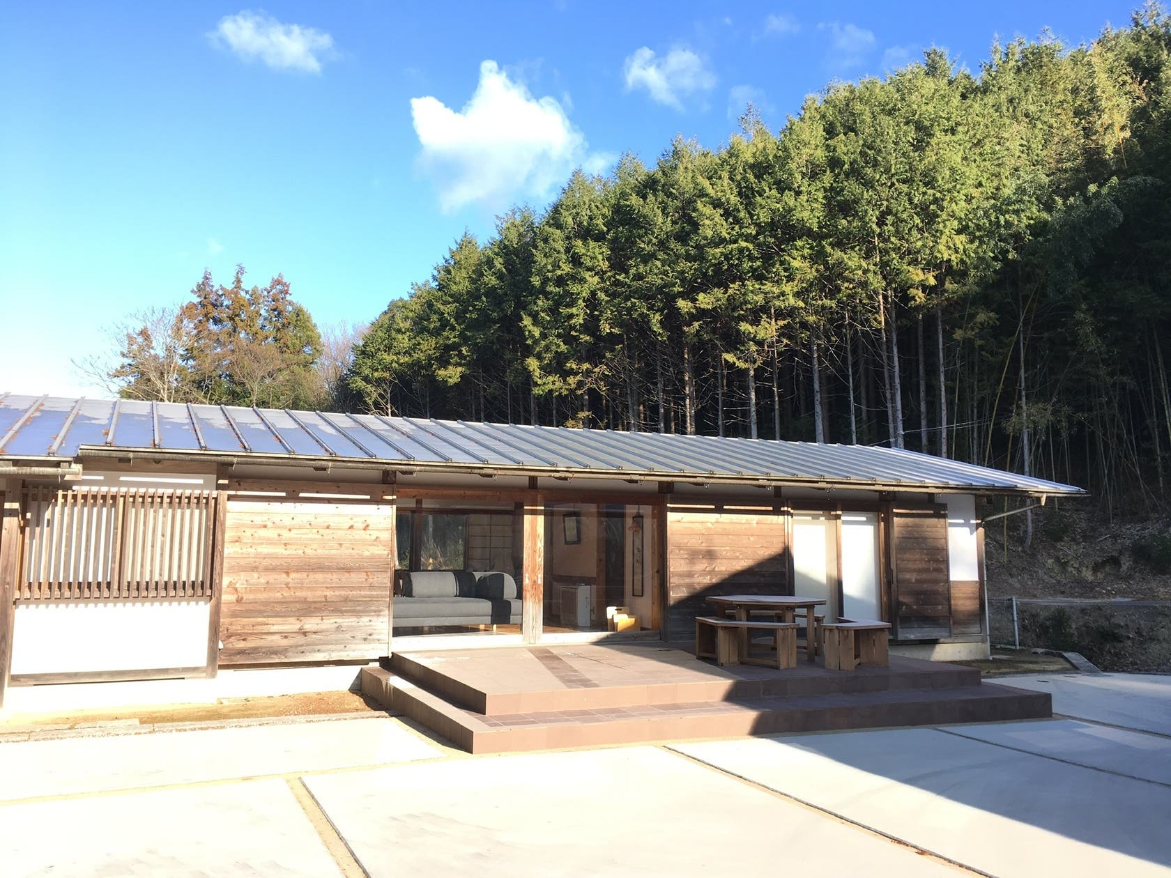 広すぎる庭のある山の中の平家の写真7