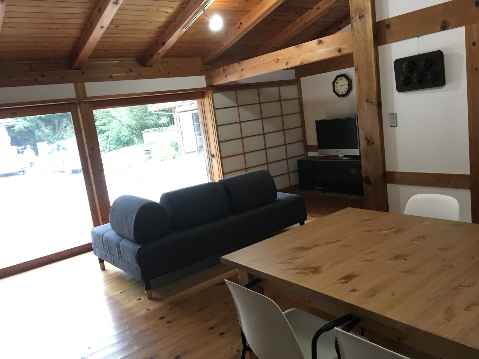 広すぎる庭のある山の中の平家の写真8