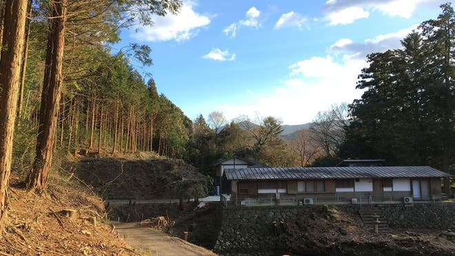 広すぎる庭のある山の中の平家の写真11