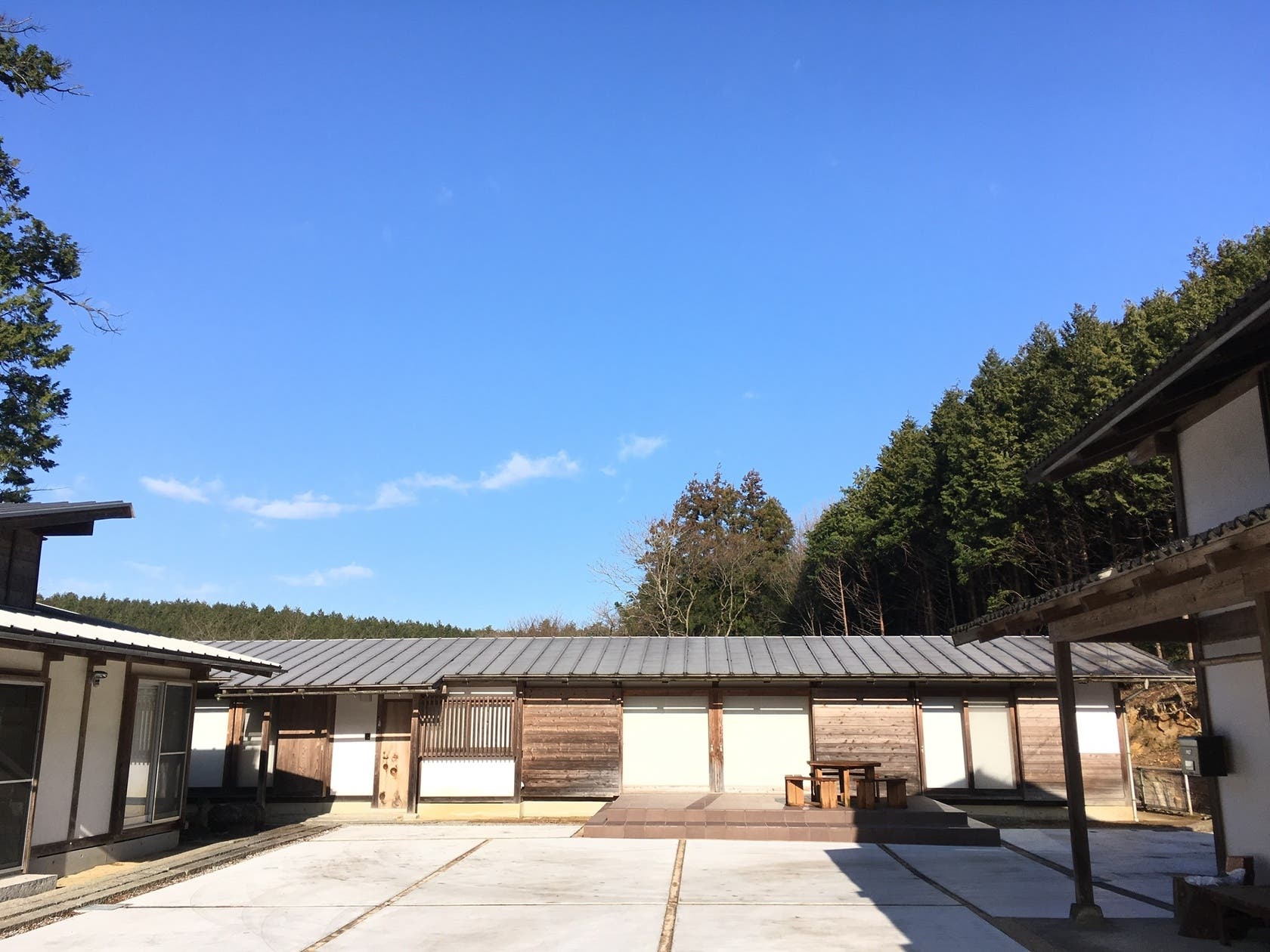 広すぎる庭のある山の中の平家の写真12