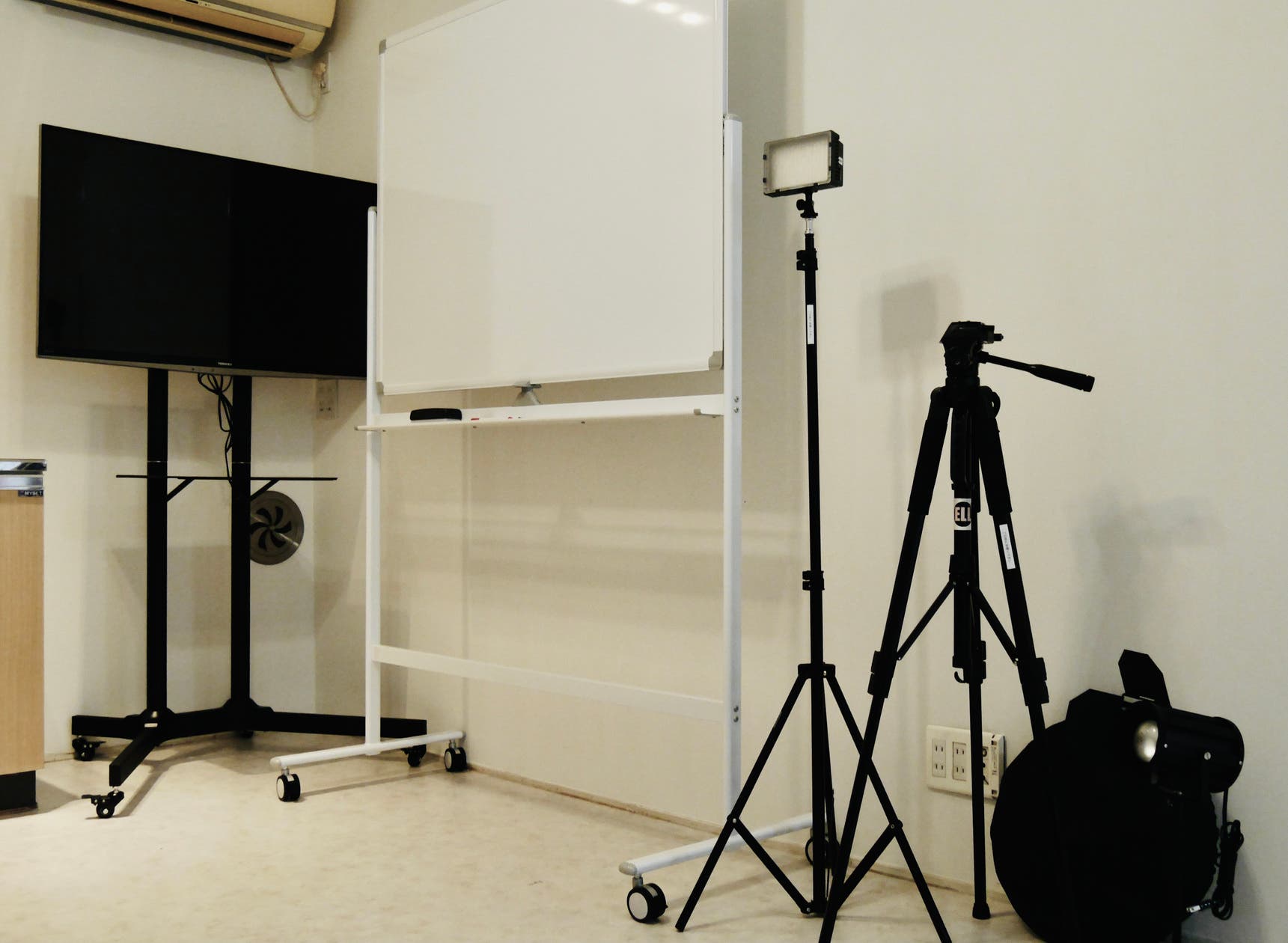 【1Fスタジオ】鏡ｱﾘ明るい1階路面｜トレーニング・ヨガ・ダンス・会議・WS・撮影に！の写真13