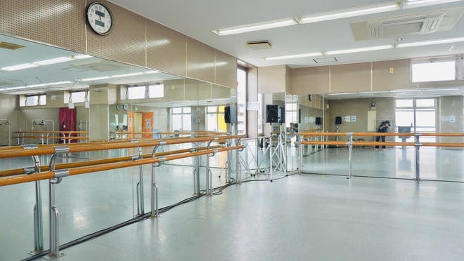 江坂駅から徒歩3分全4室!少人数の簡単レッスン利用から本格的なバレエレッスンまたはリハーサルが可能!の写真1