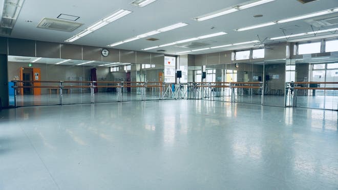 江坂駅から徒歩3分全4室!少人数の簡単レッスン利用から本格的なバレエレッスンまたはリハーサルが可能!の写真2