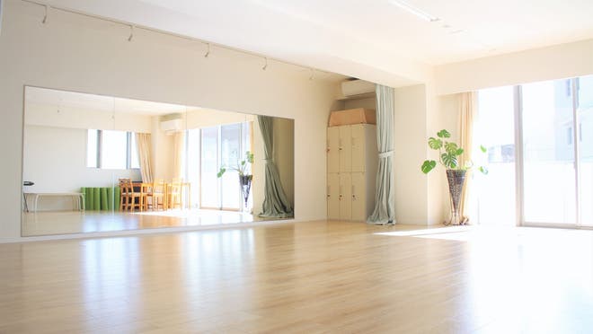 【大阪駅から10分】ソレイユ・フィットネススタジオ601の写真1