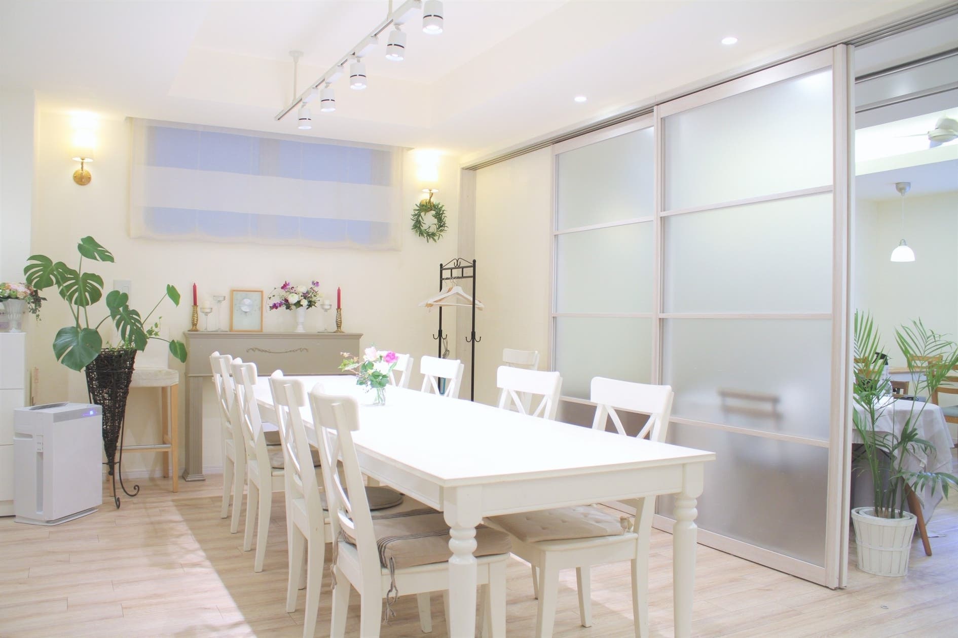 【大阪駅から10分】ヨーロッパ調の真っ白なクッキングスタジオ・広いアイランドキッチン＆豊富な備品が人気！ソレイユ　の写真4