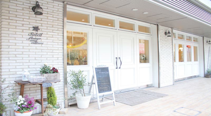 【大阪駅から10分】ヨーロッパ調の真っ白なクッキングスタジオ・広いアイランドキッチン＆豊富な備品が人気！ソレイユ　