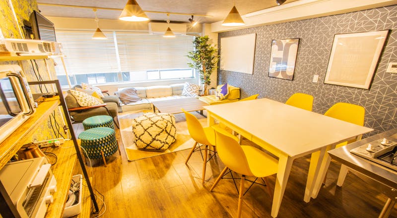 《LVB銀座東》新富町徒歩40秒/最大12名/キッチン付会議室/パーティスペース/無料Wifiテレワーク/スマホ撮影ライト