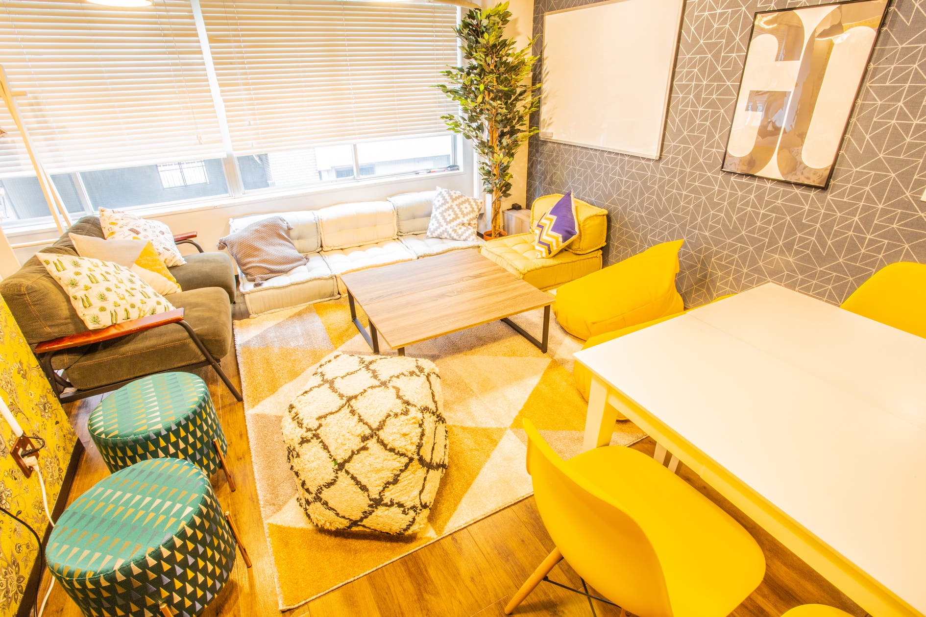 《LVB銀座東》新富町徒歩40秒/最大12名/キッチン付会議室/パーティスペース/無料Wifiテレワーク/スマホ撮影ライトの写真5