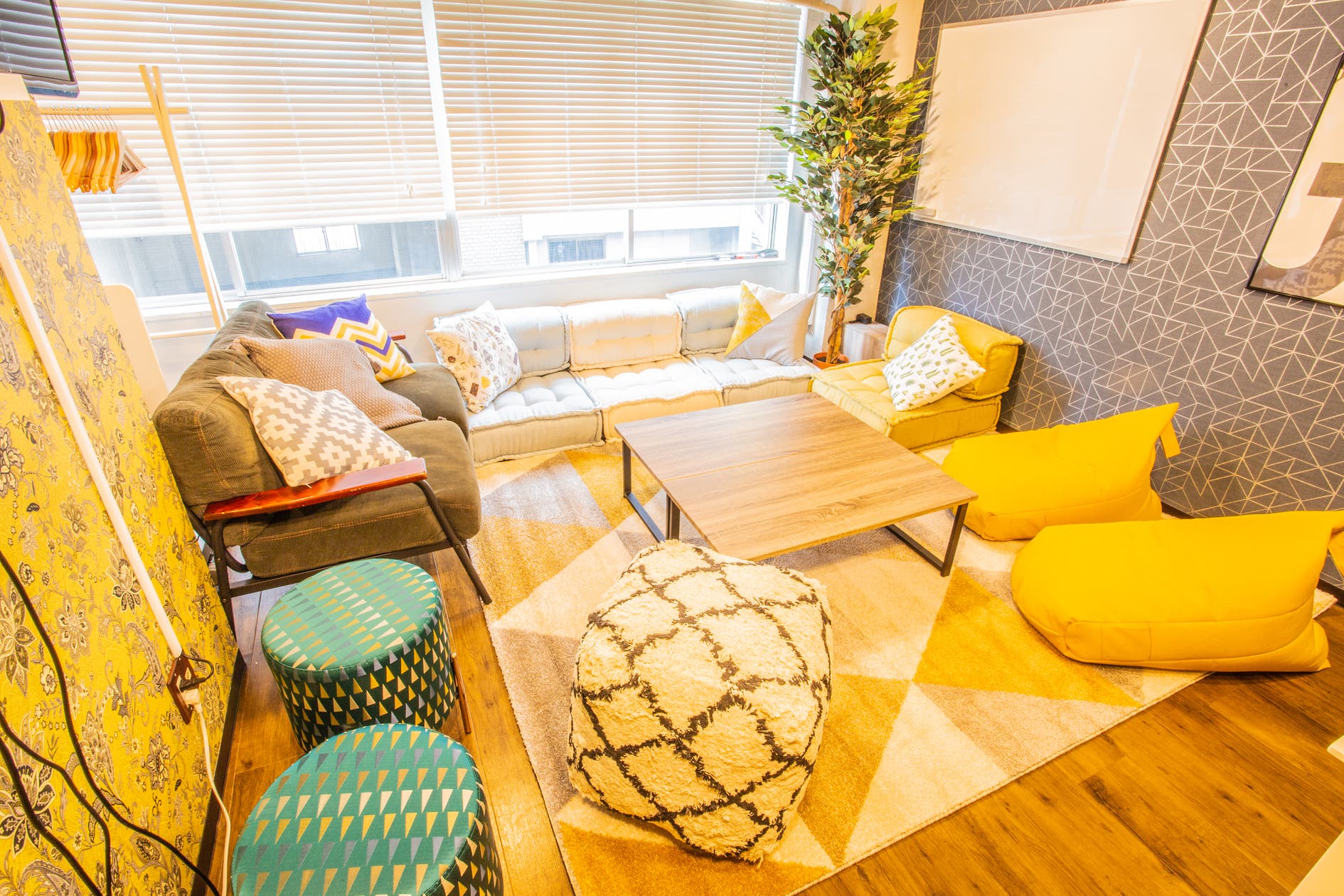 《LVB銀座東》新富町徒歩40秒/最大12名/キッチン付会議室/パーティスペース/無料Wifiテレワーク/スマホ撮影ライトの写真9