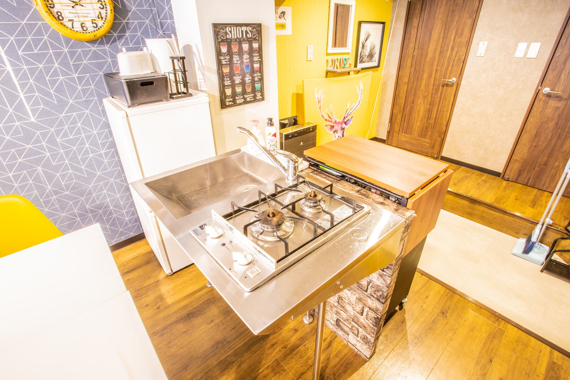 《LVB銀座東》新富町徒歩40秒/最大12名/キッチン付会議室/パーティスペース/無料Wifiテレワーク/スマホ撮影ライトの写真17