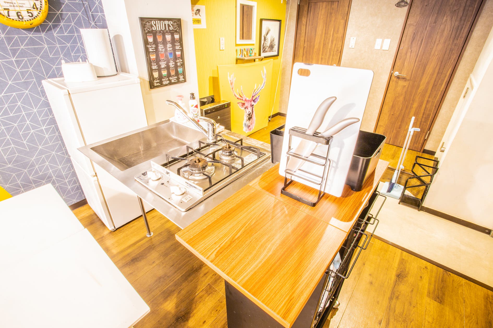 《LVB銀座東》新富町徒歩40秒/最大12名/キッチン付会議室/パーティスペース/無料Wifiテレワーク/スマホ撮影ライトの写真18