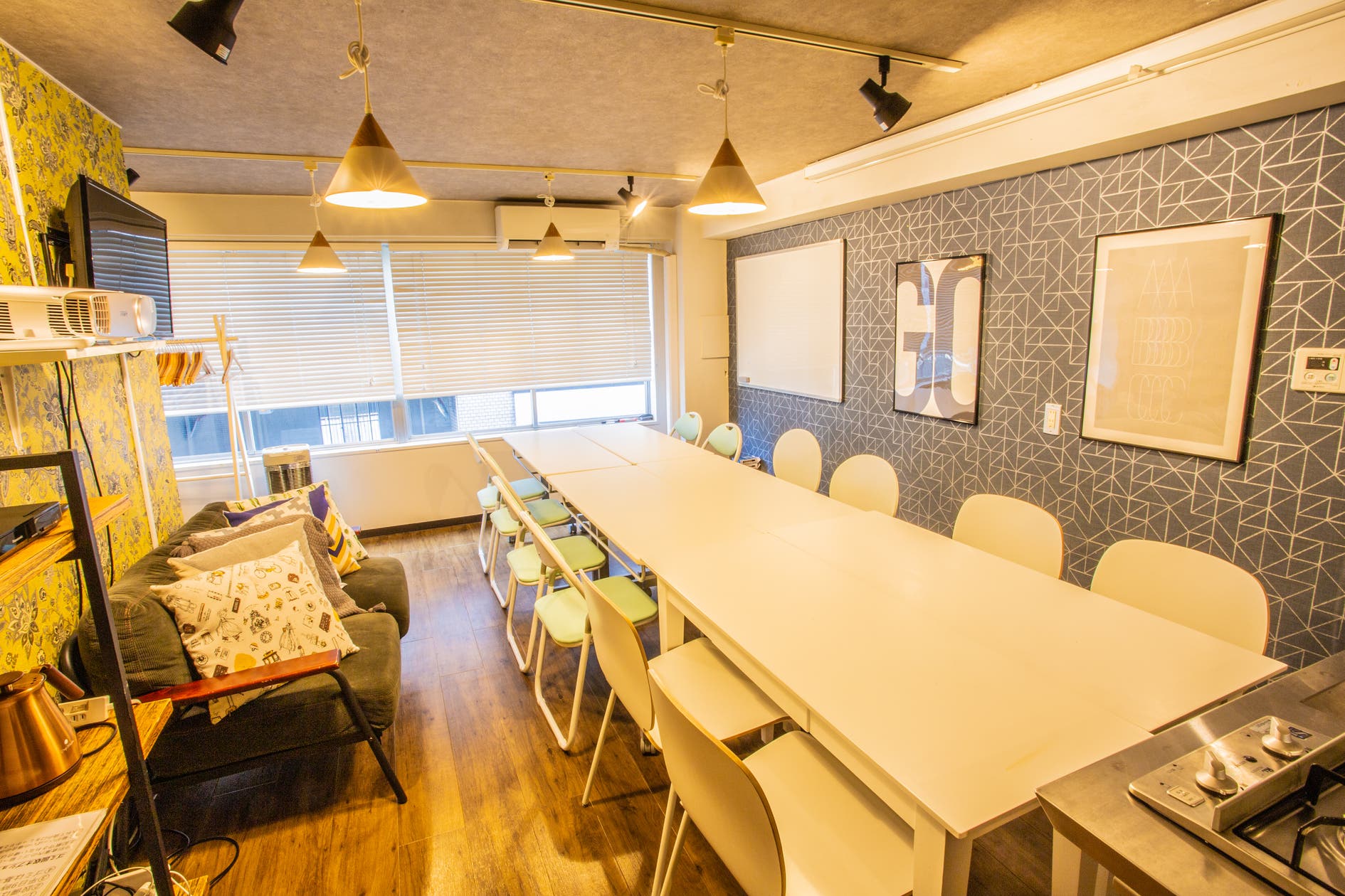 《LVB銀座東》新富町徒歩40秒/最大12名/キッチン付会議室/パーティスペース/無料Wifiテレワーク/スマホ撮影ライトの写真12