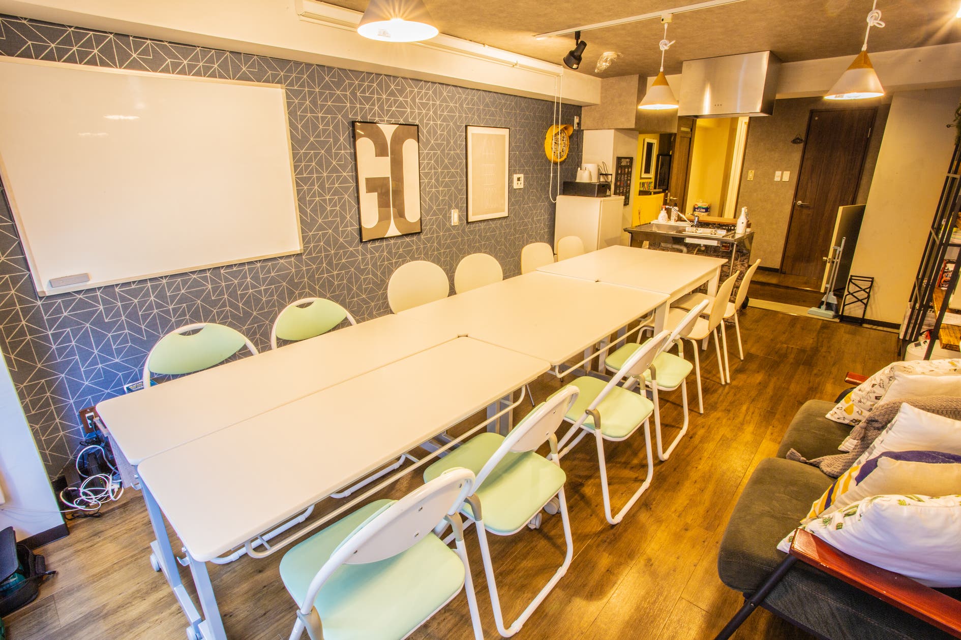 《LVB銀座東》新富町徒歩40秒/最大12名/キッチン付会議室/パーティスペース/無料Wifiテレワーク/スマホ撮影ライトの写真13