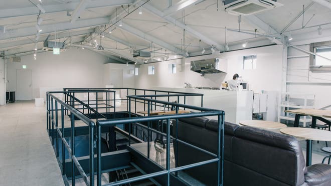 新木場駅徒歩5分 約163㎡・天井高約4mの白いインダストリアルな空間。の写真2