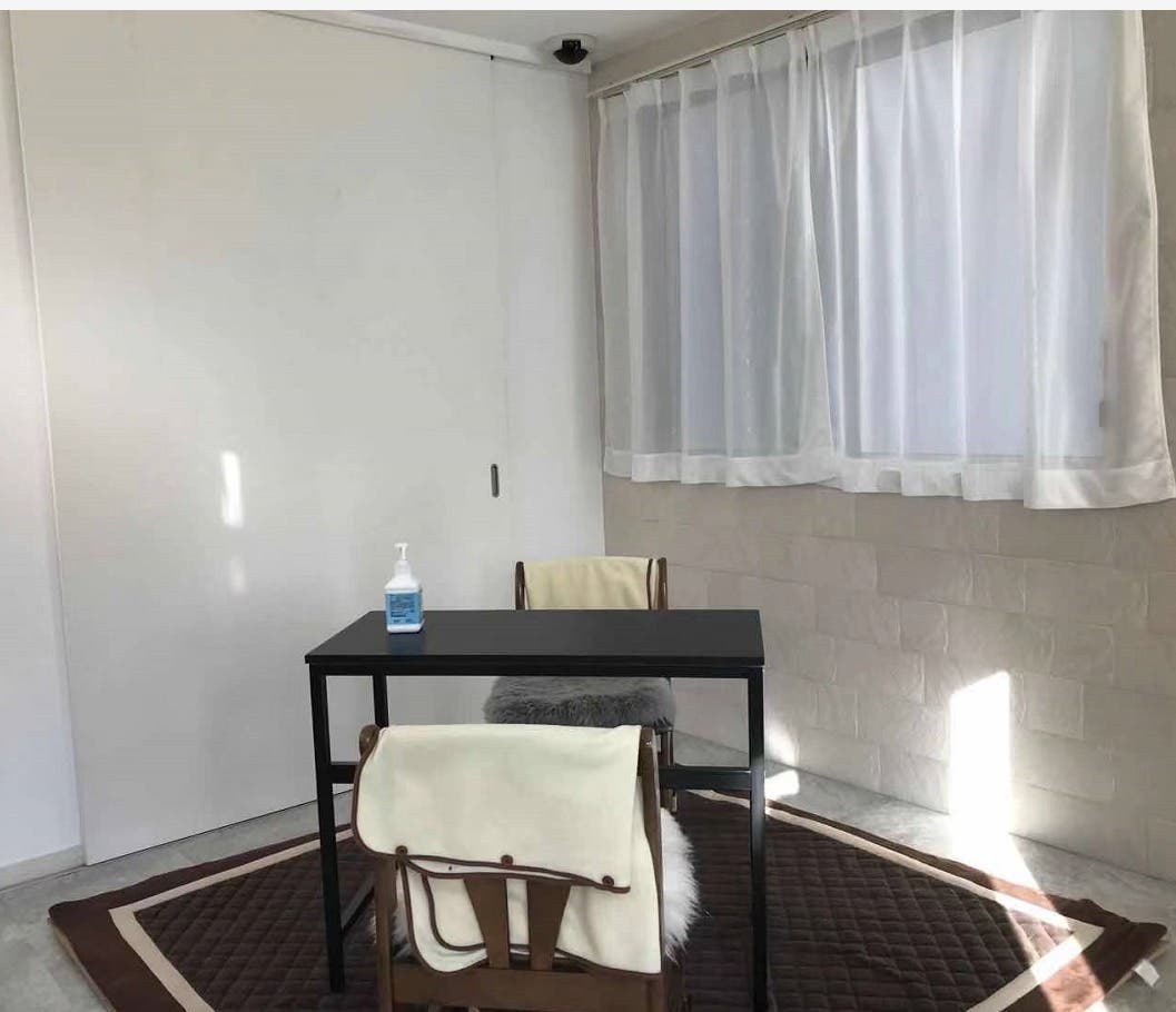 【大きな鏡が魅力】ヘアメイク・カラー診断・マッサージ・フラメンコ・Web会議等に最適な多目的スペースです。の写真6