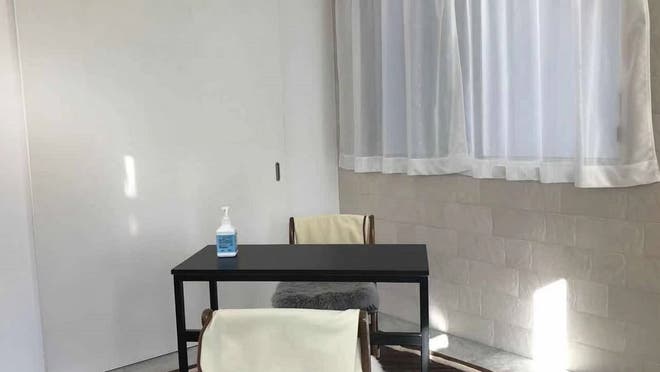 【大きな鏡が魅力】ヘアメイク・カラー診断・マッサージ・フラメンコ・Web会議等に最適な多目的スペースです。の写真6