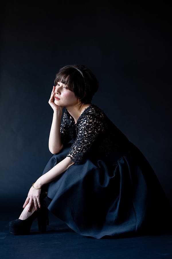 自然光もライティングも！南北の大きな窓からの自然光に加え、ストロボ、バック紙などの写真10