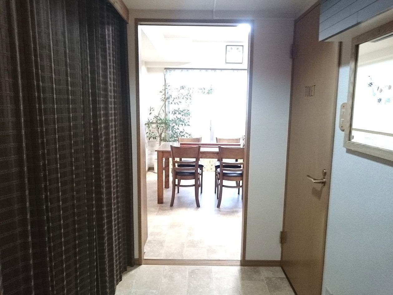 ハワイアン風インテリアのスペース。テレワーク、打合せ、自然光での撮影やワークショップに最適。JR西船橋2分【アティナカルチャー】の写真7