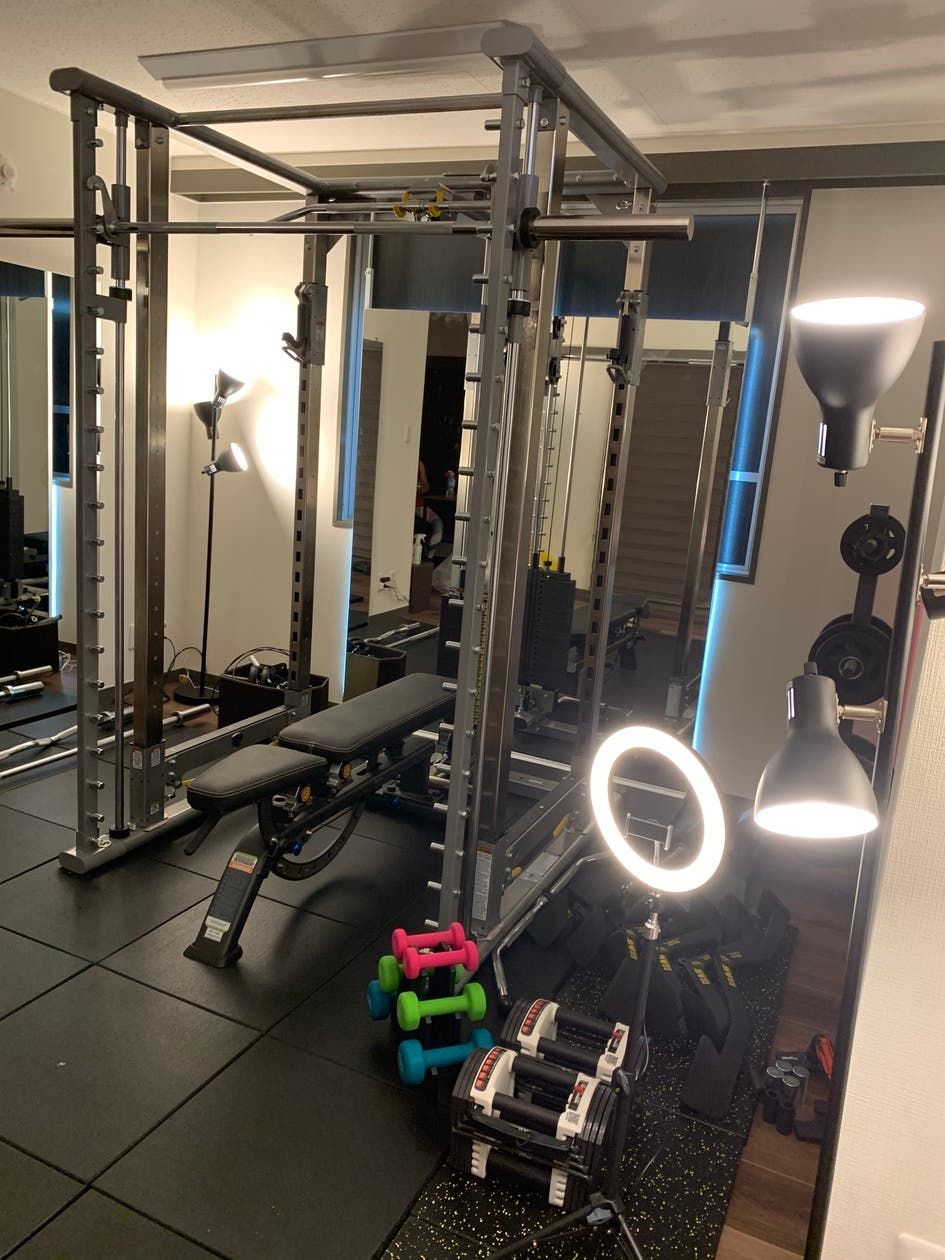【六本木駅徒歩2分】パーソナルトレーナー注目！女性専用レンタルジム〈パワーラック/スミス/壁面鏡他〉水1人1本サービス有の写真1