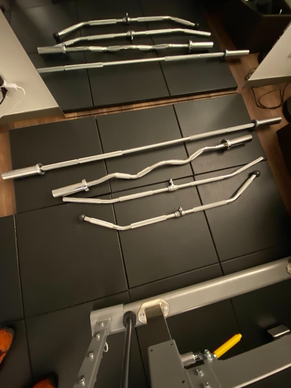 【六本木駅徒歩2分】パーソナルトレーナー注目！女性専用レンタルジム〈パワーラック/スミス/壁面鏡他〉水1人1本サービス有の写真3