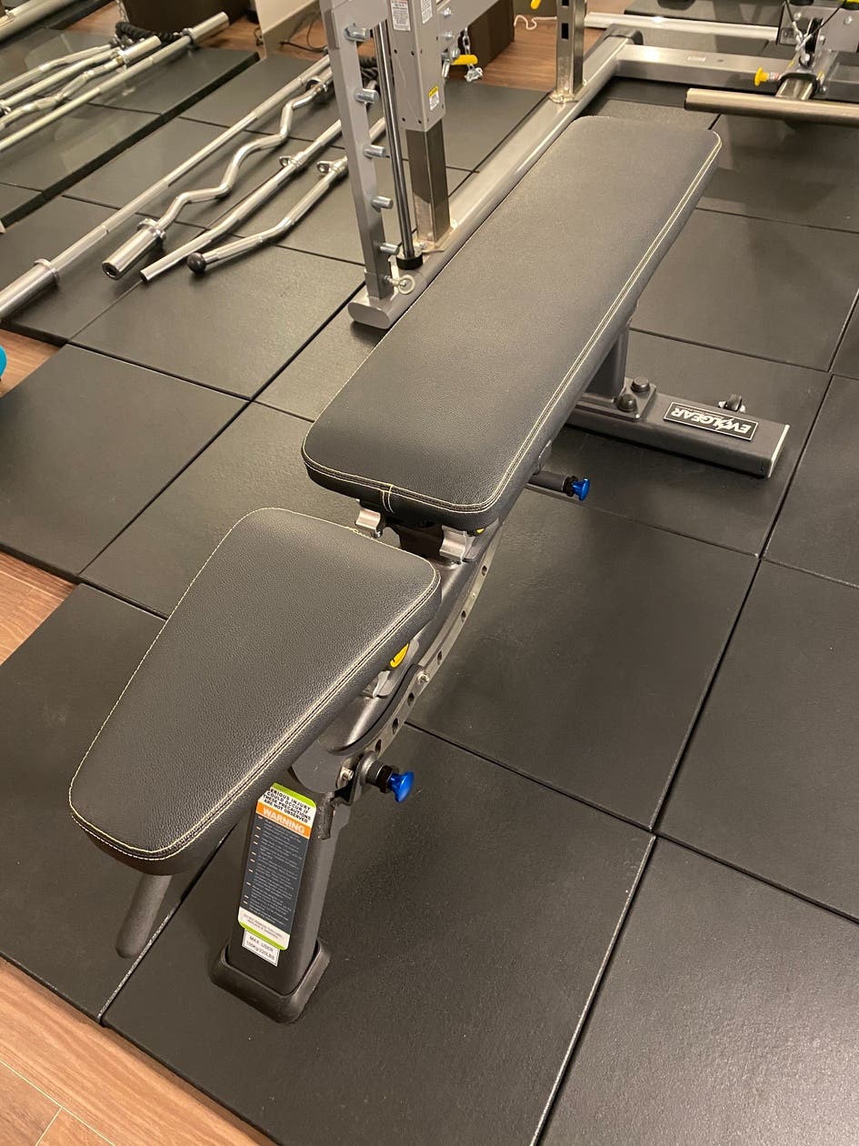 【六本木駅徒歩2分】パーソナルトレーナー注目！女性専用レンタルジム〈パワーラック/スミス/壁面鏡他〉水1人1本サービス有の写真4