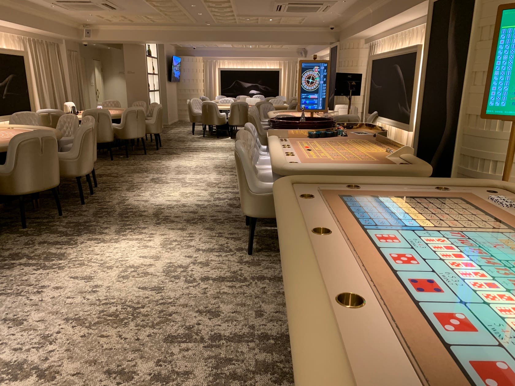 カジノ台付きイベントスペース！5種類のマカオの本場の台！！イベント、合コン、女子会など用途様々です！！の写真2