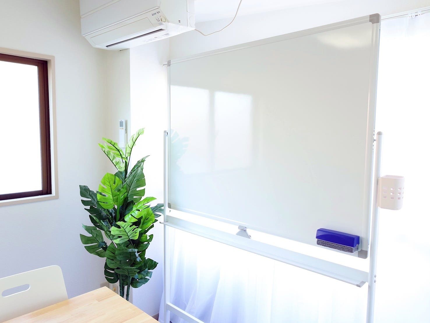 <新宿三丁目駅E1出口徒歩20秒>高速光回線/会議・カラー診断・撮影(自然光あり)等/軽飲食可/靴で利用【みらいスペース新宿Ⅱ】の写真10