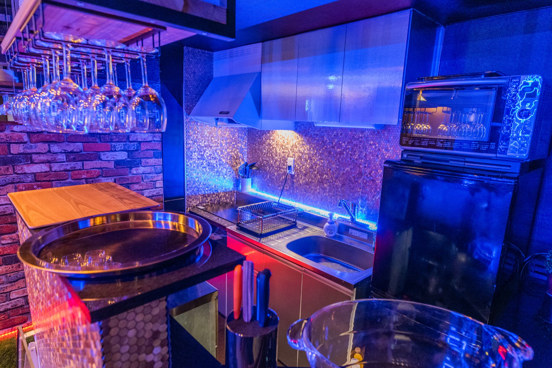 中野【大人の空間】大迫力！巨大スクリーンで映画、PS4、ダーツが楽しめる、超オシャレな空間です！の写真6