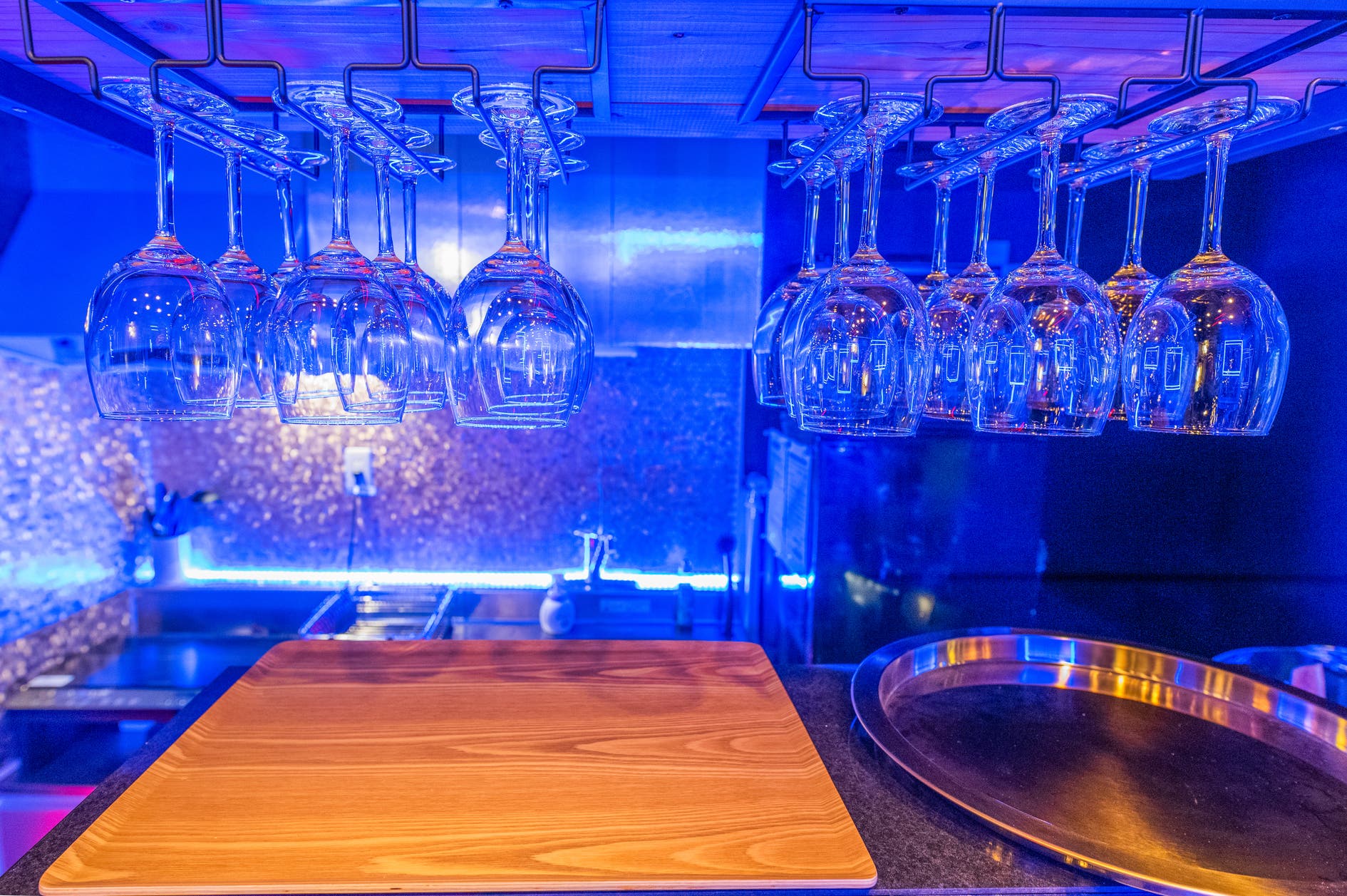 中野【大人の空間】大迫力！巨大スクリーンで映画、PS4、ダーツが楽しめる、超オシャレな空間です！の写真7