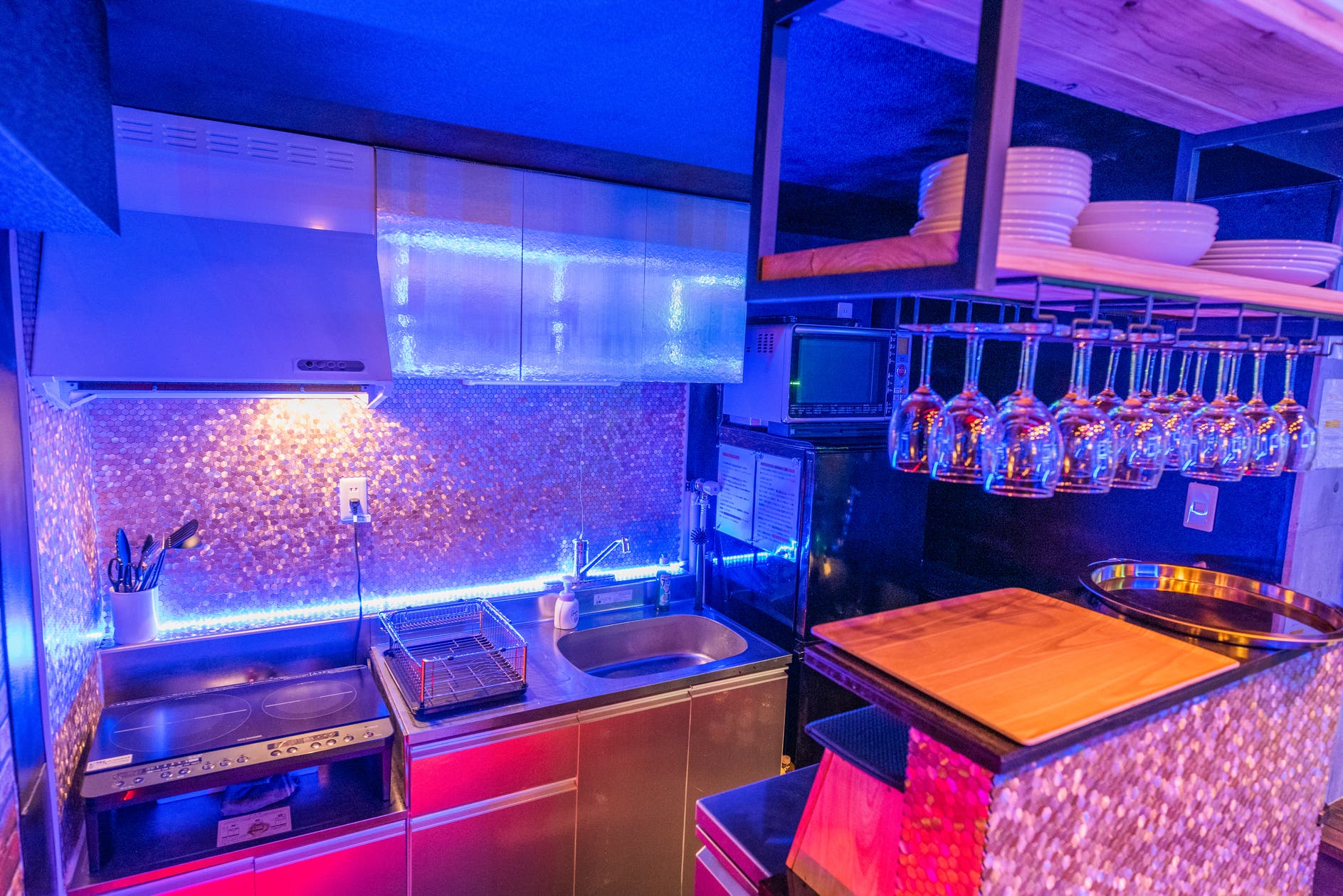 中野【大人の空間】大迫力！巨大スクリーンで映画、PS4、ダーツが楽しめる、超オシャレな空間です！の写真8