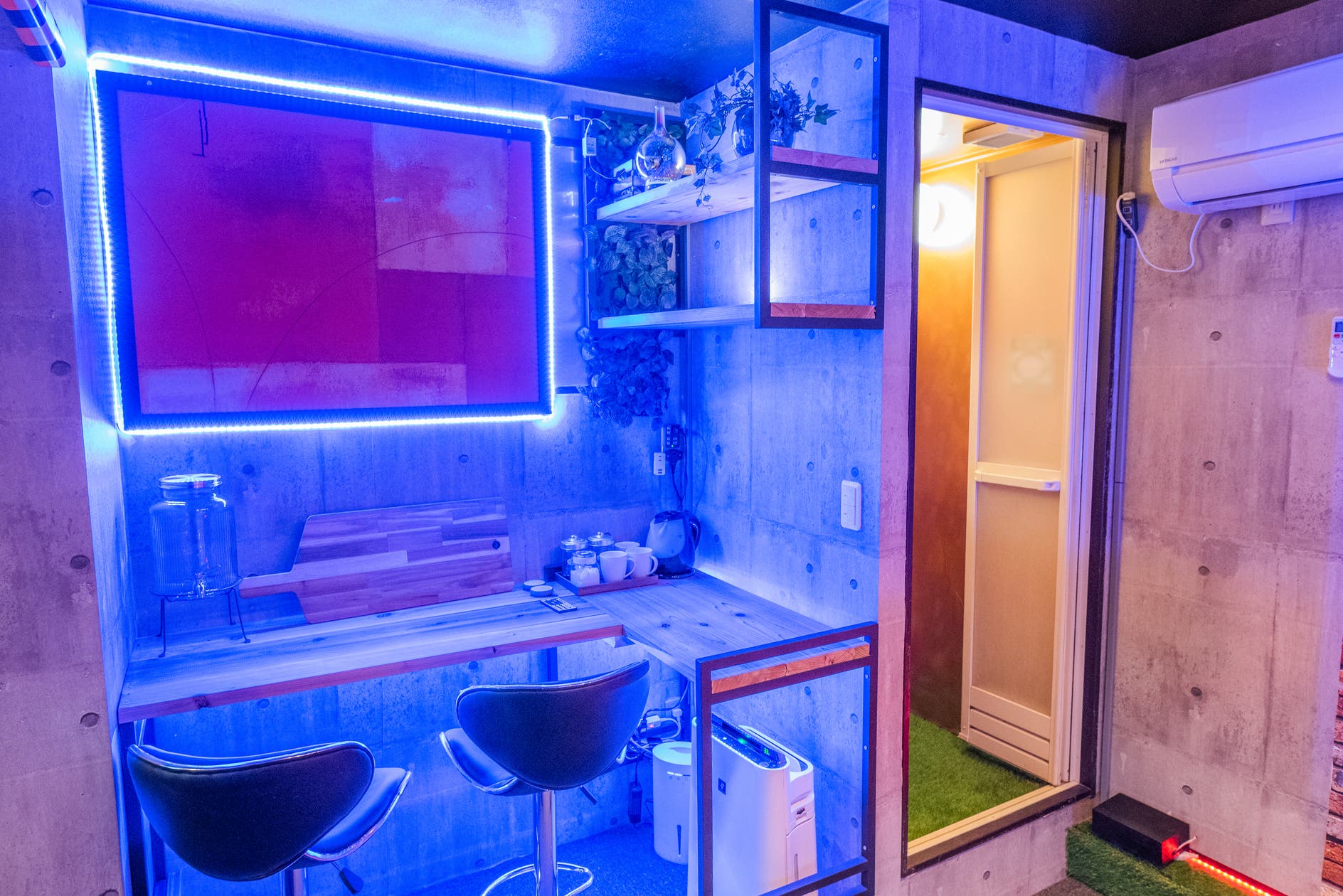 中野【大人の空間】大迫力！巨大スクリーンで映画、PS4、ダーツが楽しめる、超オシャレな空間です！の写真9