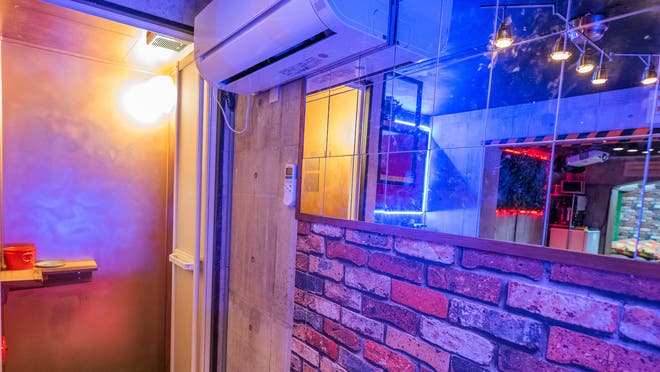 中野【大人の空間】大迫力!巨大スクリーンで映画、PS4、ダーツが楽しめる、超オシャレな空間です!の写真10