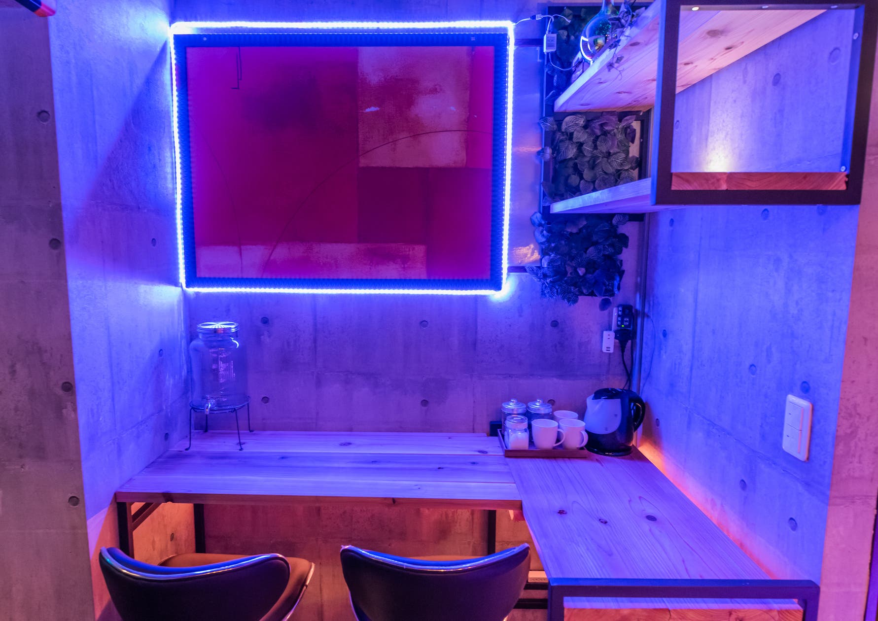 中野【大人の空間】大迫力！巨大スクリーンで映画、PS4、ダーツが楽しめる、超オシャレな空間です！の写真13