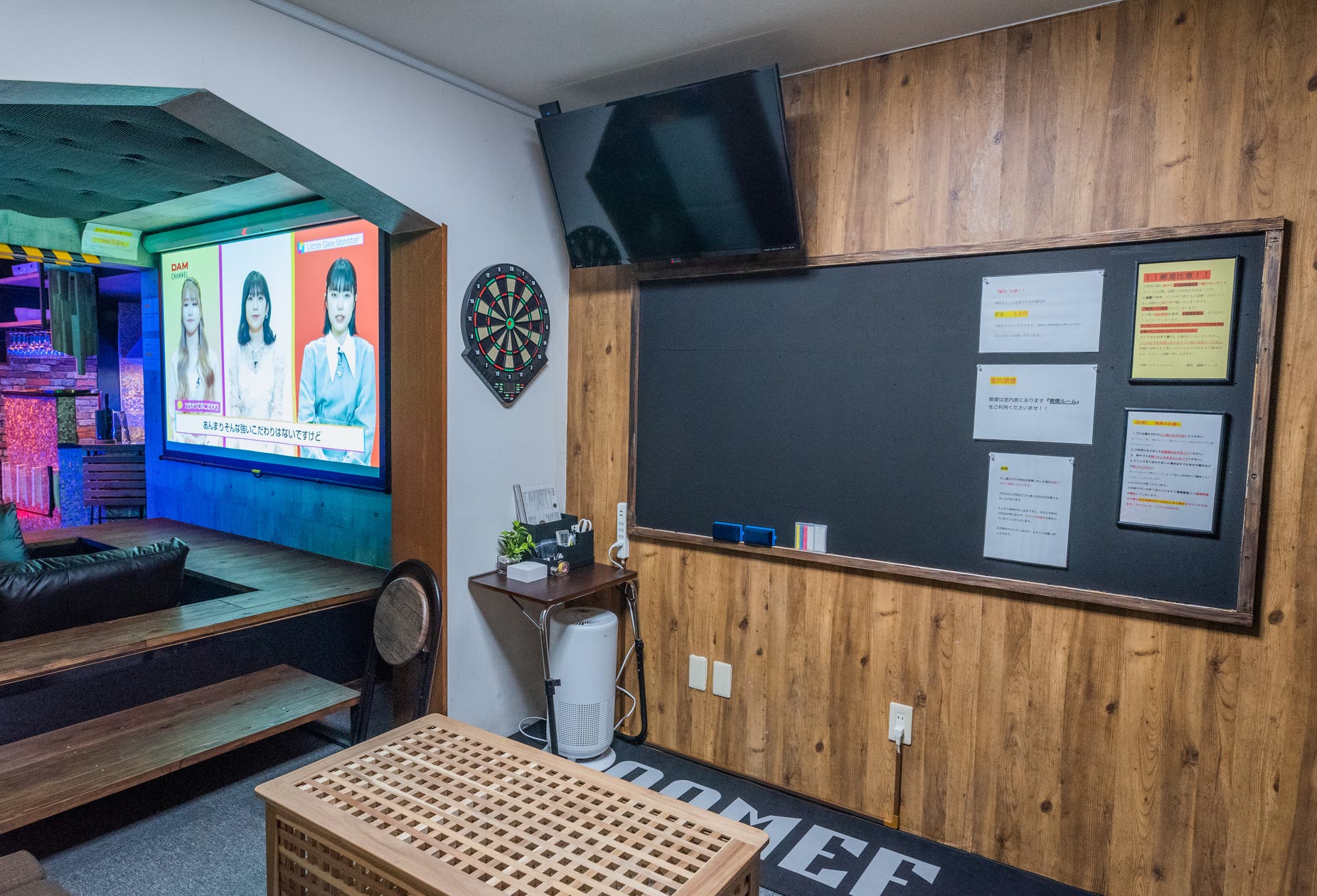 中野【大人の空間】大迫力！巨大スクリーンで映画、PS4、ダーツが楽しめる、超オシャレな空間です！の写真15