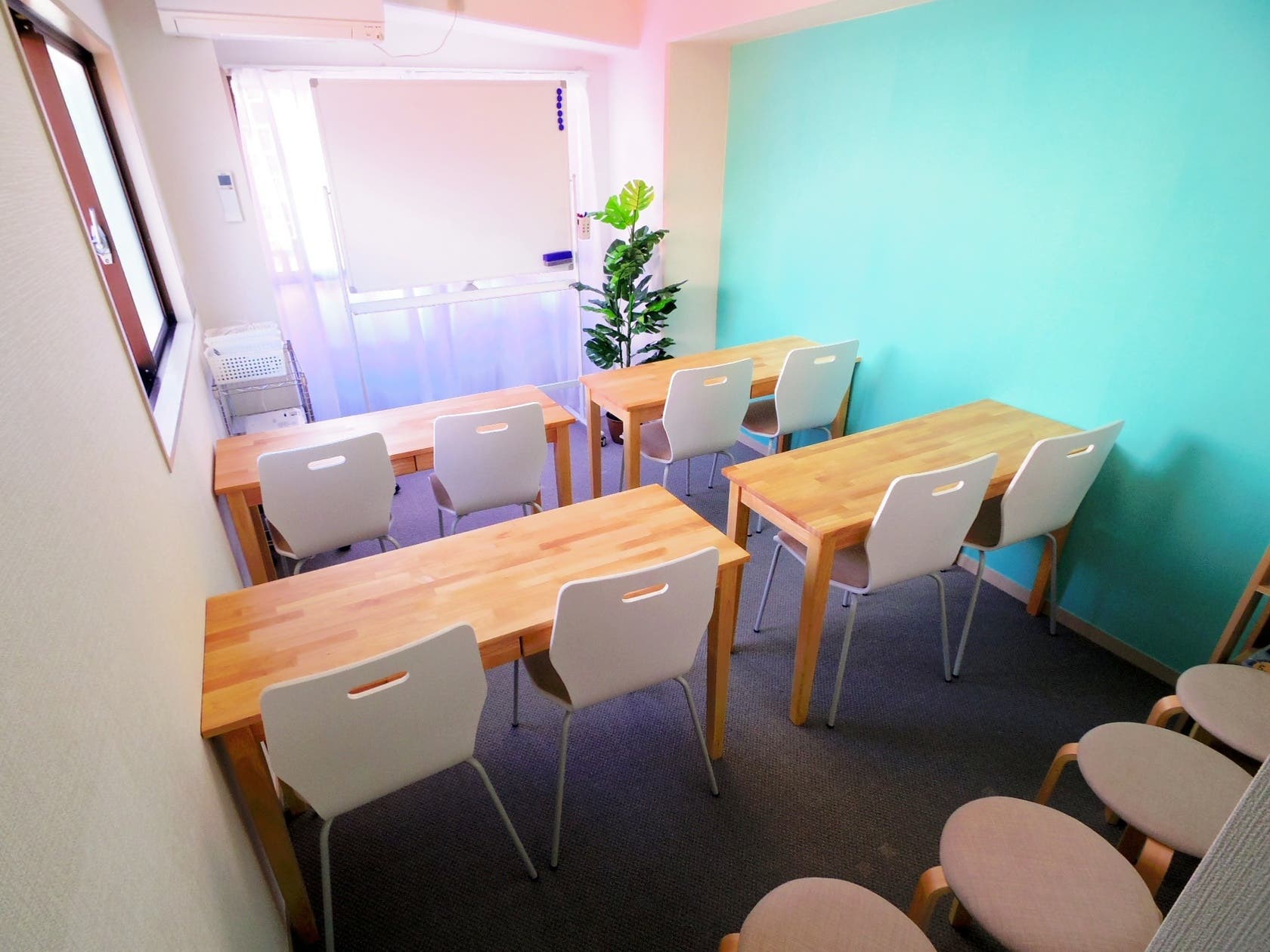 <新宿三丁目駅E1出口徒歩20秒>高速光回線/会議・カラー診断・撮影(自然光あり)等/軽飲食可/靴で利用【みらいスペース新宿Ⅱ】の写真11