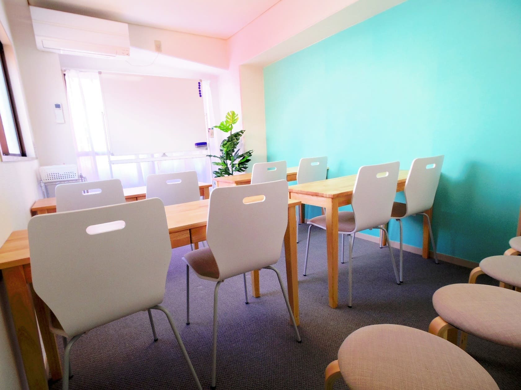 <新宿三丁目駅E1出口徒歩20秒>高速光回線/会議・カラー診断・撮影(自然光あり)等/軽飲食可/靴で利用【みらいスペース新宿Ⅱ】の写真13