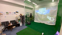 【skytrack完備】完全個室の室内ゴルフ練習場の1号室(OUT)。シミュレーターを使ったゴルフ練習・レッスン会に!の写真2