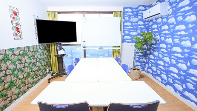 【京都駅前ステーション401】駅出口から徒歩4分のテレワーク応援スペース!爽やか空間で話合いに会議に作業などが捗る部屋の写真2