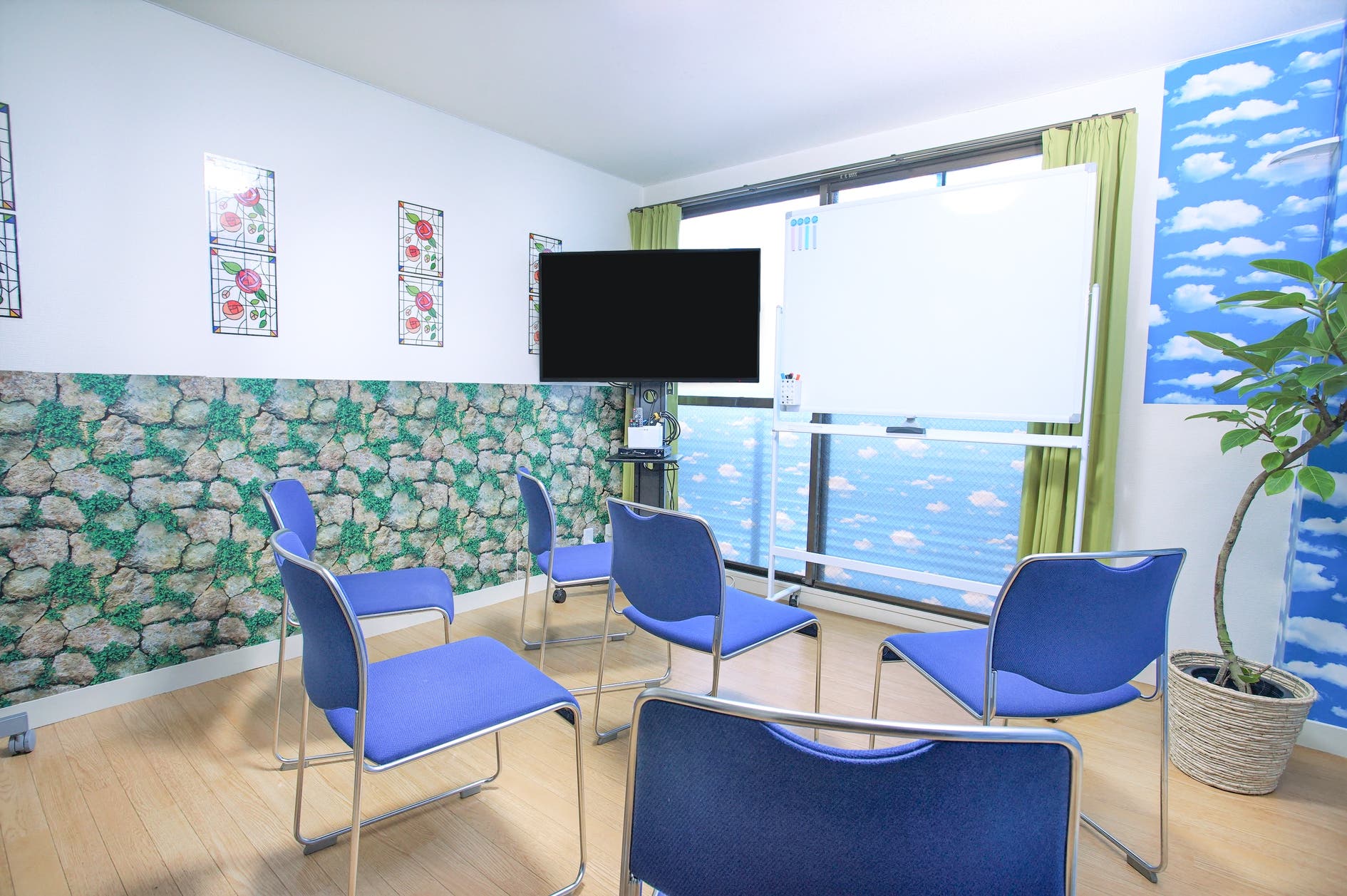 【京都駅前ステーション401】駅出口から徒歩４分のテレワーク応援スペース！爽やか空間で話合いに会議に作業などが捗る部屋の写真8