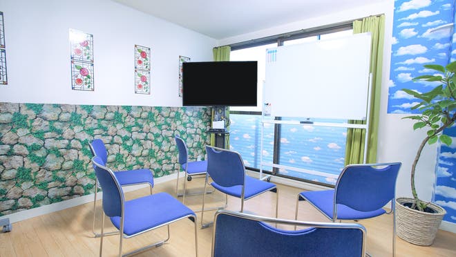 【京都駅前ステーション401】駅出口から徒歩4分のテレワーク応援スペース!爽やか空間で話合いに会議に作業などが捗る部屋の写真8