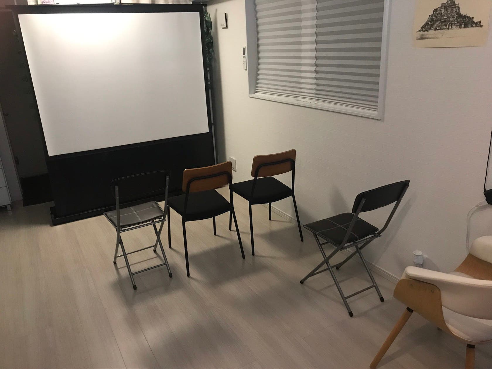 プロジェクター(HDMI接続)&スクリーンの画像1