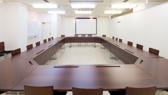 【5F会議室】難波駅すぐの最高立地! 会議・試験会場・セミナー・ダンス・撮影会・オーディションなど様々なご利用に!の写真1