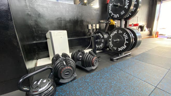 ハーフラック、プラットフォームありの本格プライベートジムの写真3