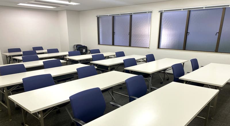 【リニューアル前まで1時間当たり500円割引中！】三宮貸し会議室　プロジェクター wifi グリーンバックも無料！ライブ配信可能