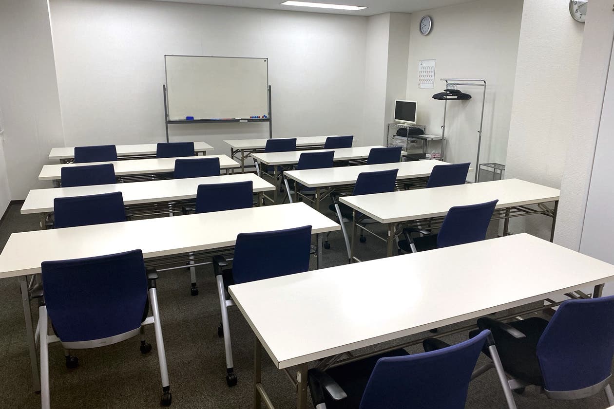 【リニューアル前まで1時間当たり500円割引中！】三宮貸し会議室　プロジェクター wifi グリーンバックも無料！ライブ配信可能の写真2