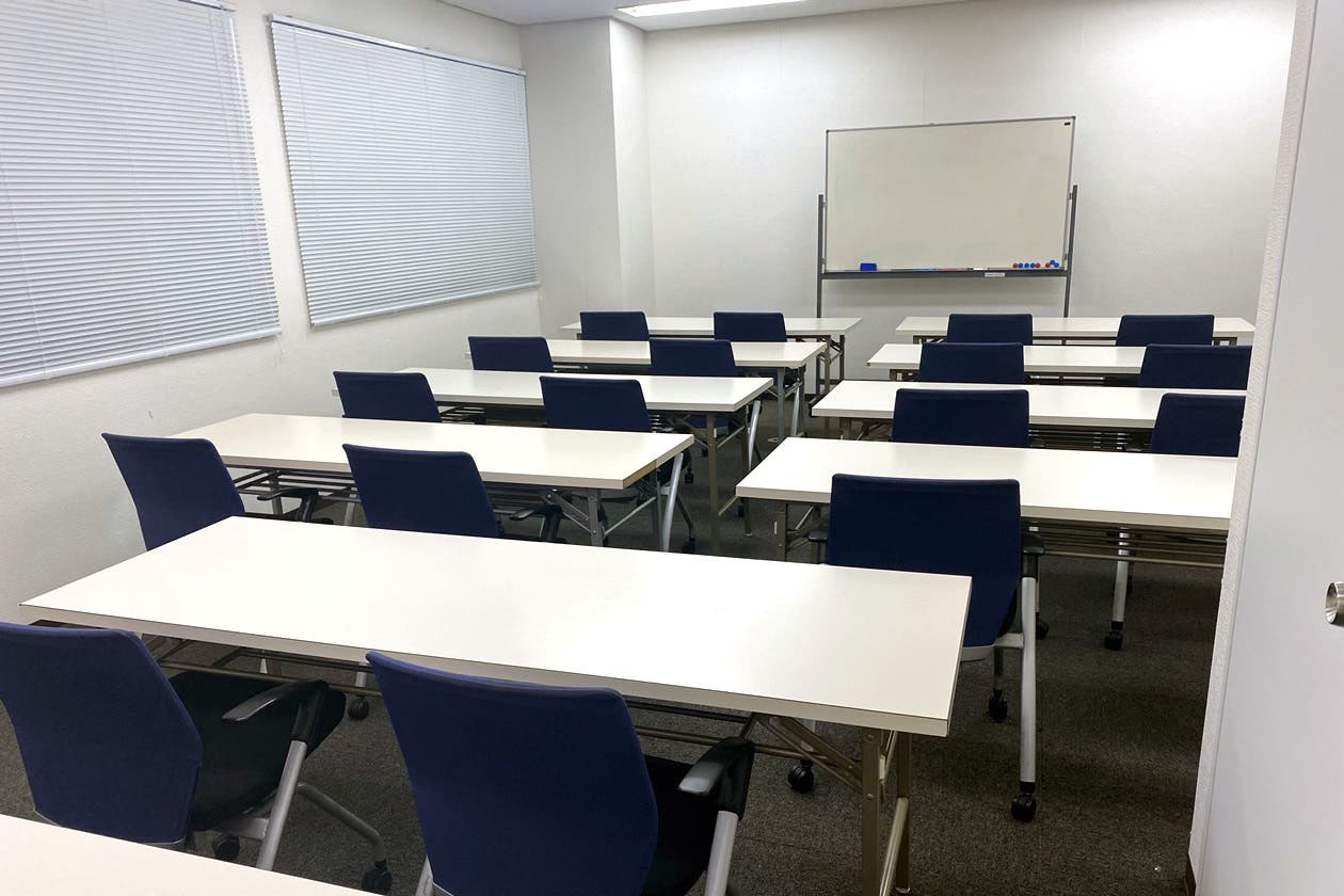 【リニューアル前まで1時間当たり500円割引中！】三宮貸し会議室　プロジェクター wifi グリーンバックも無料！ライブ配信可能の写真3