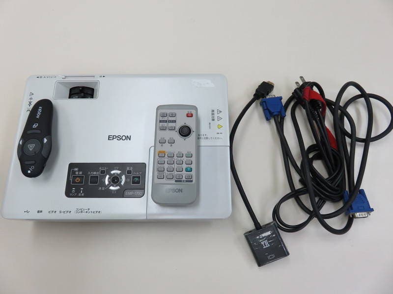 EPSON　１７１０（RGBケーブル、HDMIケーブル有）の画像1