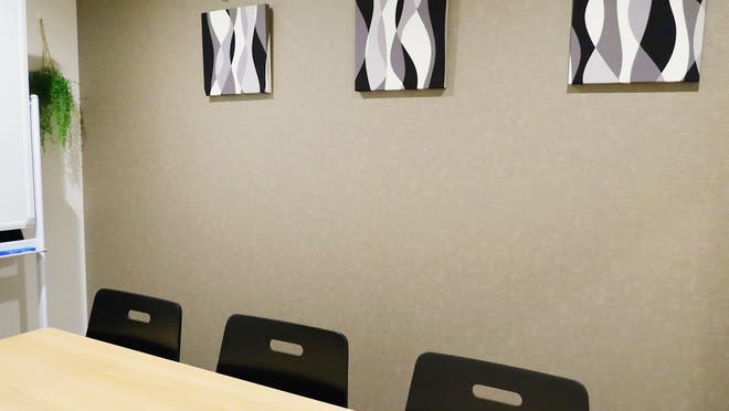 【赤羽駅徒歩圏内!8名利用可!】綺麗な室内!WiFi・プロジェクター・ホワイトボード全て無料!ふれあい貸し会議室 赤羽Aの写真3