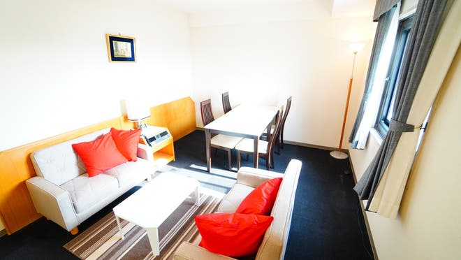 <豊橋駅前プライベートスペース825>豊橋駅から徒歩1分⭐️光回線Wi-Fi/テレビあり!会議/打ち合わせ/商談/パーティーにもの写真2